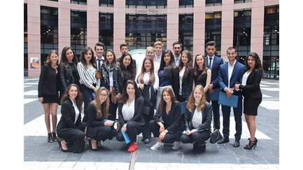Samen met 500 jongeren in het Europees parlement - Visitatie